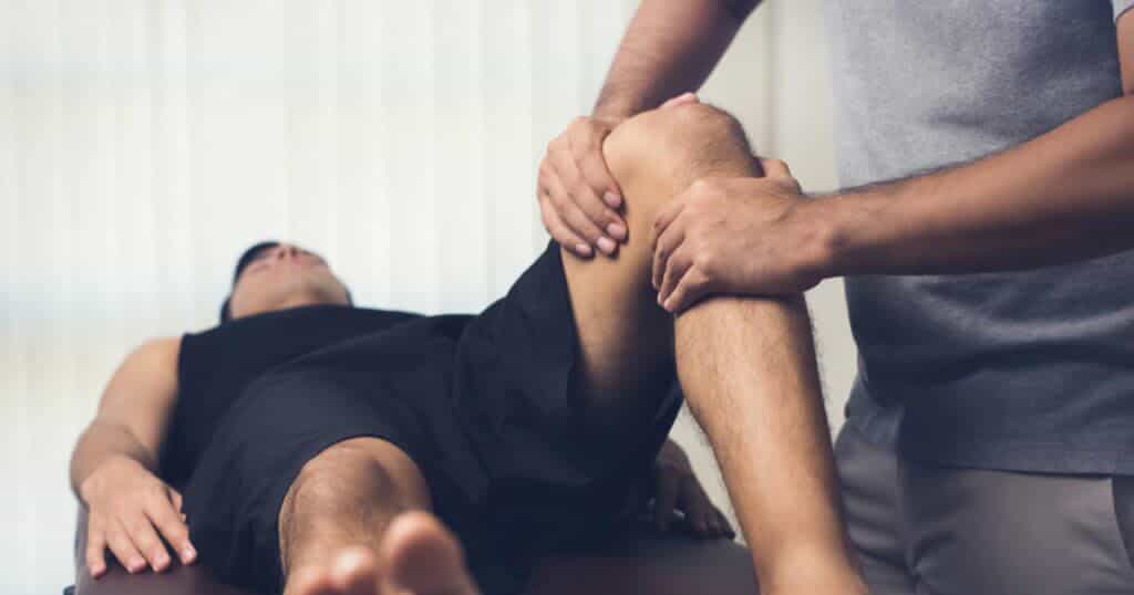 Chiropractor vs Physical Therapy: How to Choose - Center for Pain Management